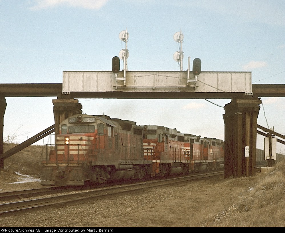 CB&Q 927 and GP30 and GP20 Sisters in 1965